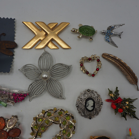Jewelry | Vintage Modern Lot Of 36 Brooch Jewelry Pin | Poshmark